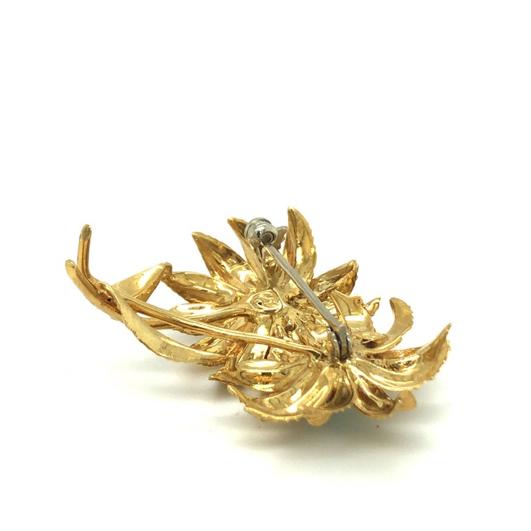 18 Karat Yellow Gold and Turquoise Flower Brooch at 1stDibs