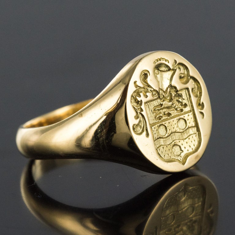 18 Karat Yellow Gold Armorial Bearings Unisex Modern Signet Ring at 1stDibs