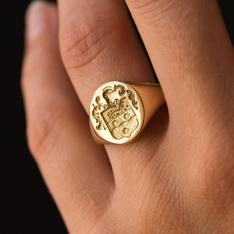 18 Karat Yellow Gold Armorial Bearings Unisex Modern Signet Ring at 1stDibs