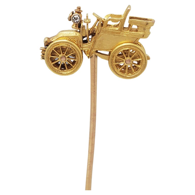18 Karat Yellow Gold Articulated Car Stick Pin For Sale at 1stDibs