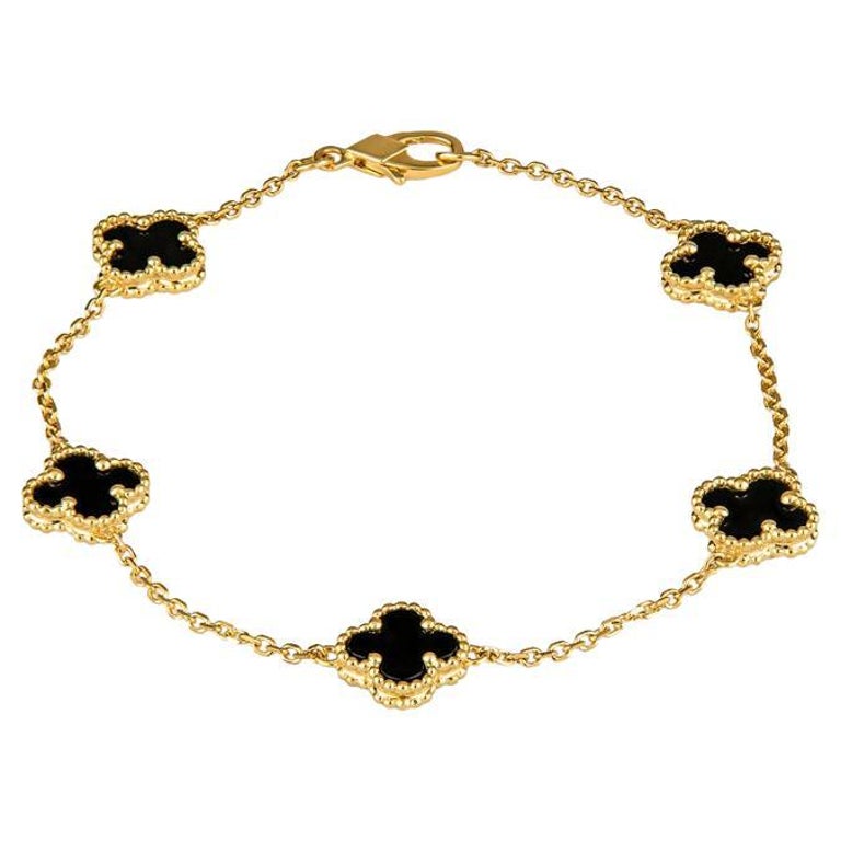 Bracelet station en or jaune 18 carats et onyx noir sur 1stDibs