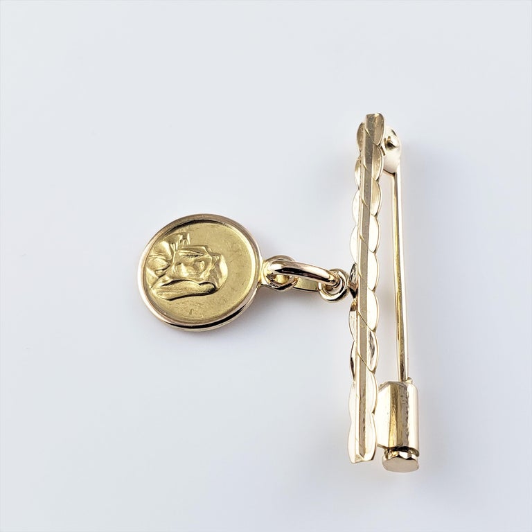 18 Karat Yellow Gold Blessed Mother Mary Brooch/Pin For Sale at 1stDibs