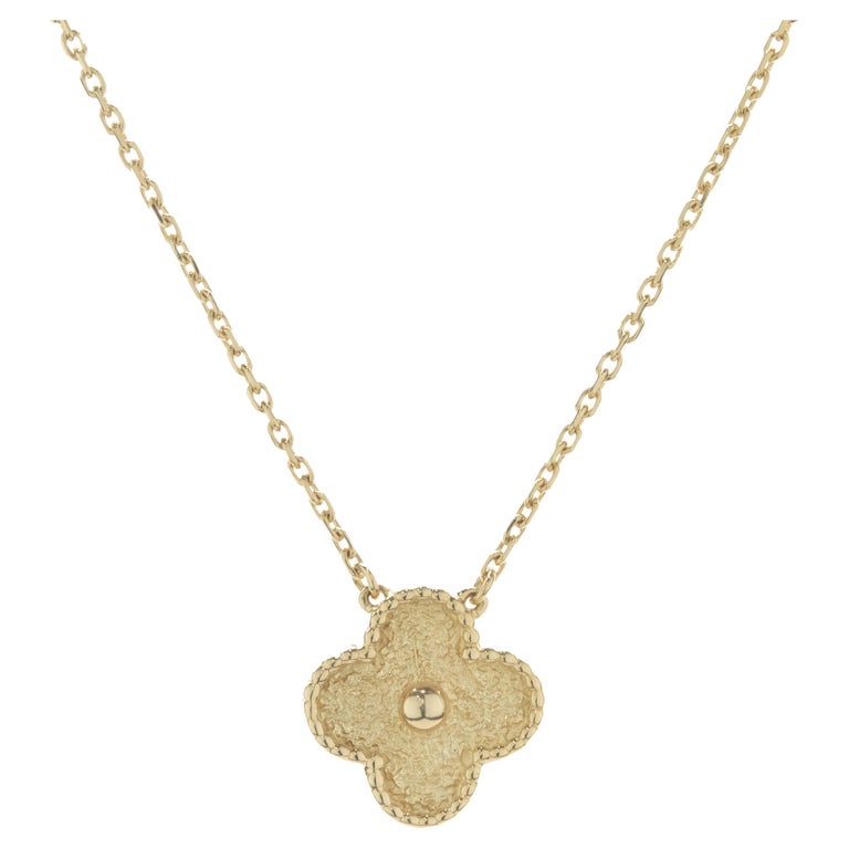 18 Karat Yellow Gold Clover Necklace For Sale at 1stDibs