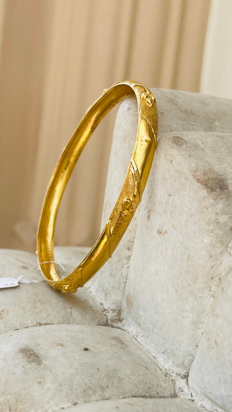 18 Karat Yellow Gold Designer Bangle For Sale at 1stDibs