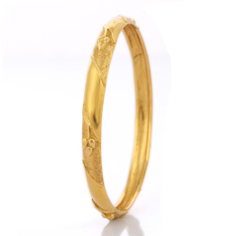 18 Karat Yellow Gold Designer Bangle For Sale at 1stDibs