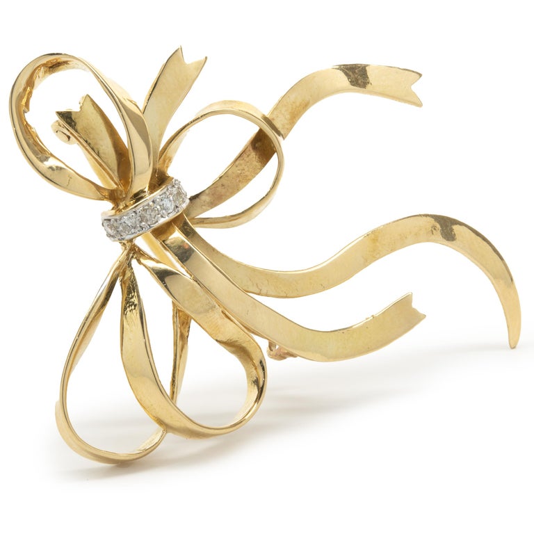 18 Karat Yellow Gold Diamond Bow Pin For Sale at 1stDibs