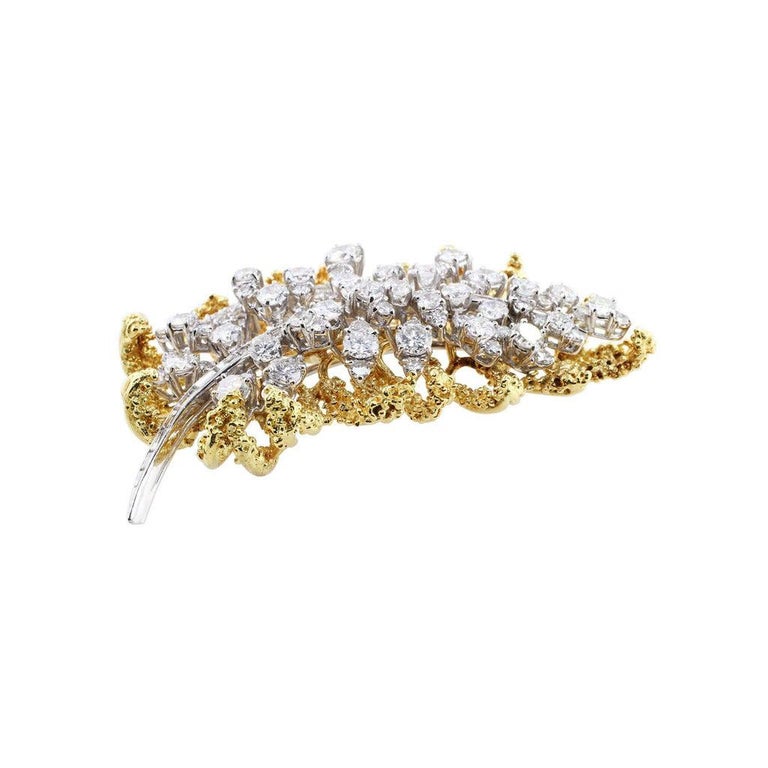 18 Karat Yellow Gold Diamond Leaf Brooch For Sale at 1stDibs