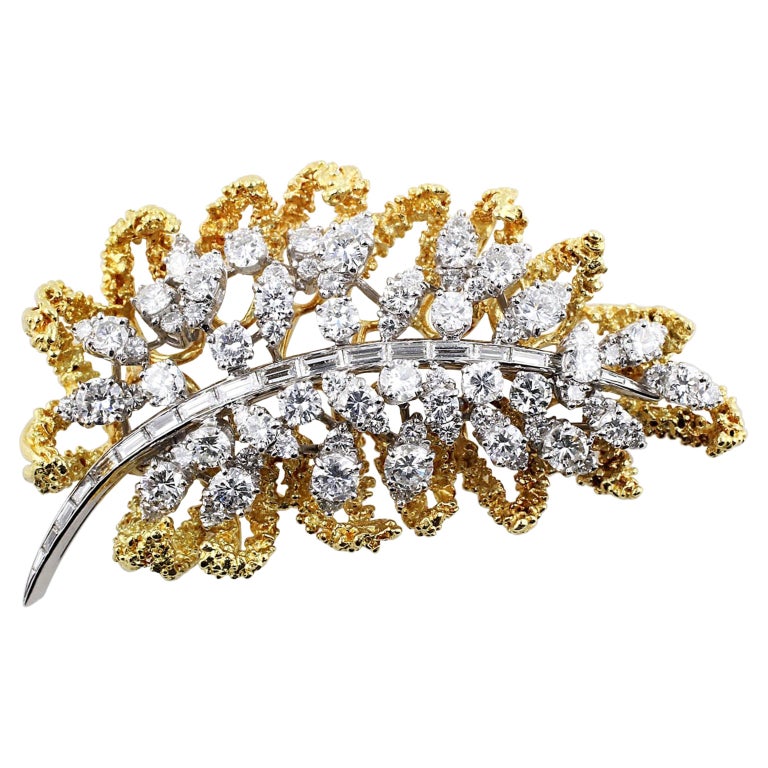 18 Karat Yellow Gold Diamond Leaf Brooch For Sale at 1stDibs