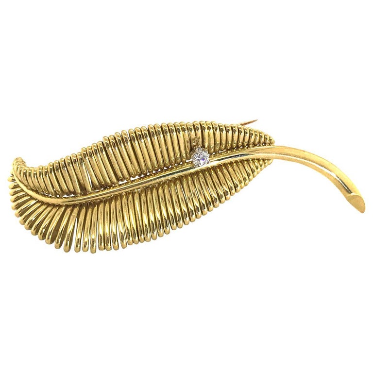 18 Karat Yellow Gold Diamond Set Leaf Brooch Pin For Sale at 1stDibs