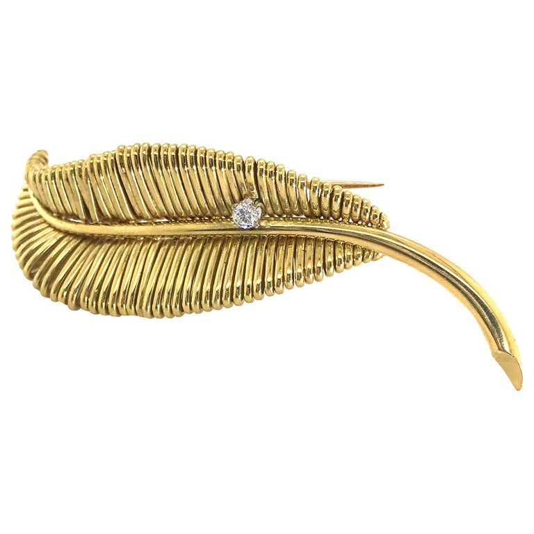 18 Karat Yellow Gold Diamond Set Leaf Brooch Pin For Sale at 1stDibs