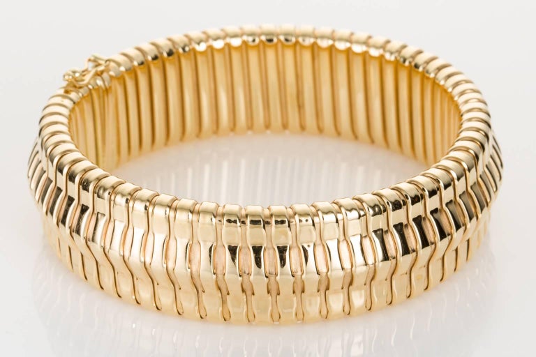 18 Karat Yellow Gold Gooseneck Flexible Bracelet For Sale at 1stdibs