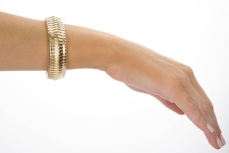 18 Karat Yellow Gold Gooseneck Flexible Bracelet For Sale at 1stdibs