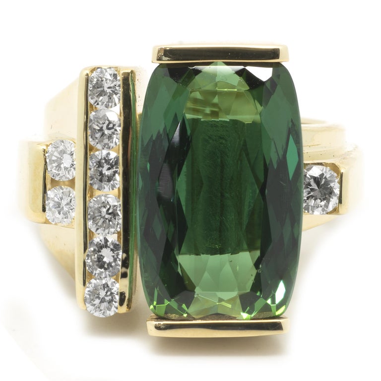18 Karat Yellow Gold Green Tourmaline and Diamond Ring For Sale at 1stDibs