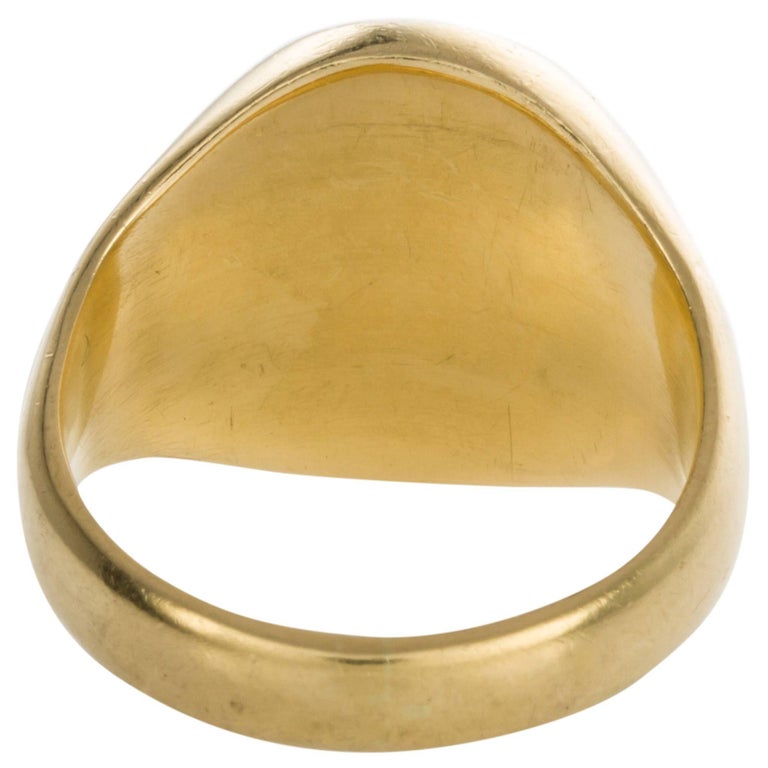18 Karat Yellow Gold Hand Engraved Crest Unisex Signet Ring at 1stDibs