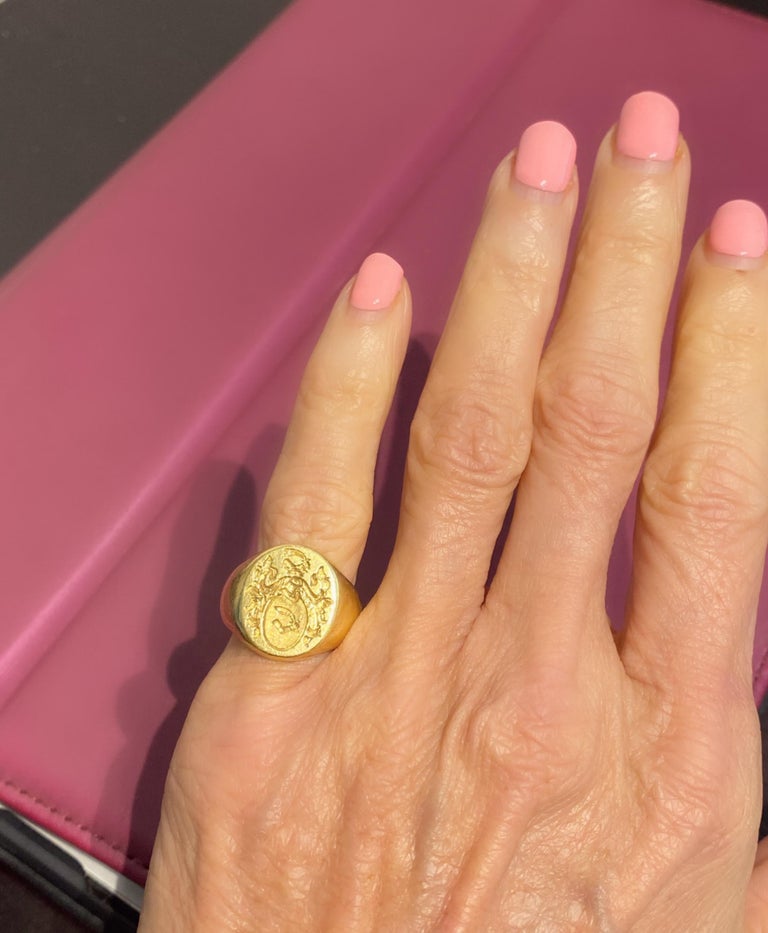18 Karat Yellow Gold Hand Engraved Crest Unisex Signet Ring at 1stDibs