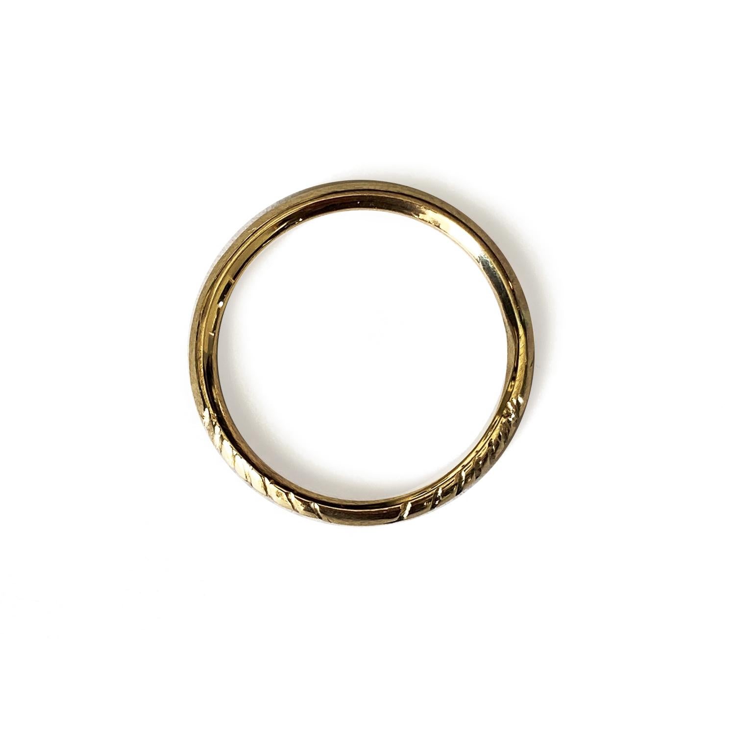 18 Karat Yellow Gold Herringbone Ring For Sale at 1stDibs