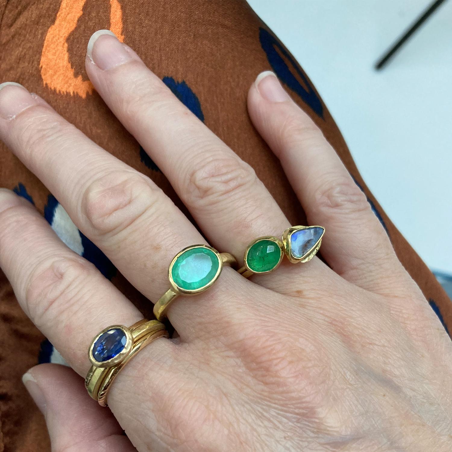 18 Karat Yellow Gold Herringbone Ring For Sale at 1stDibs