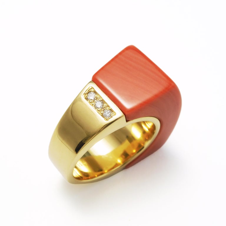 18 Karat Yellow Gold Japanese Momoiro Sango Coral Ring with Diamonds ...