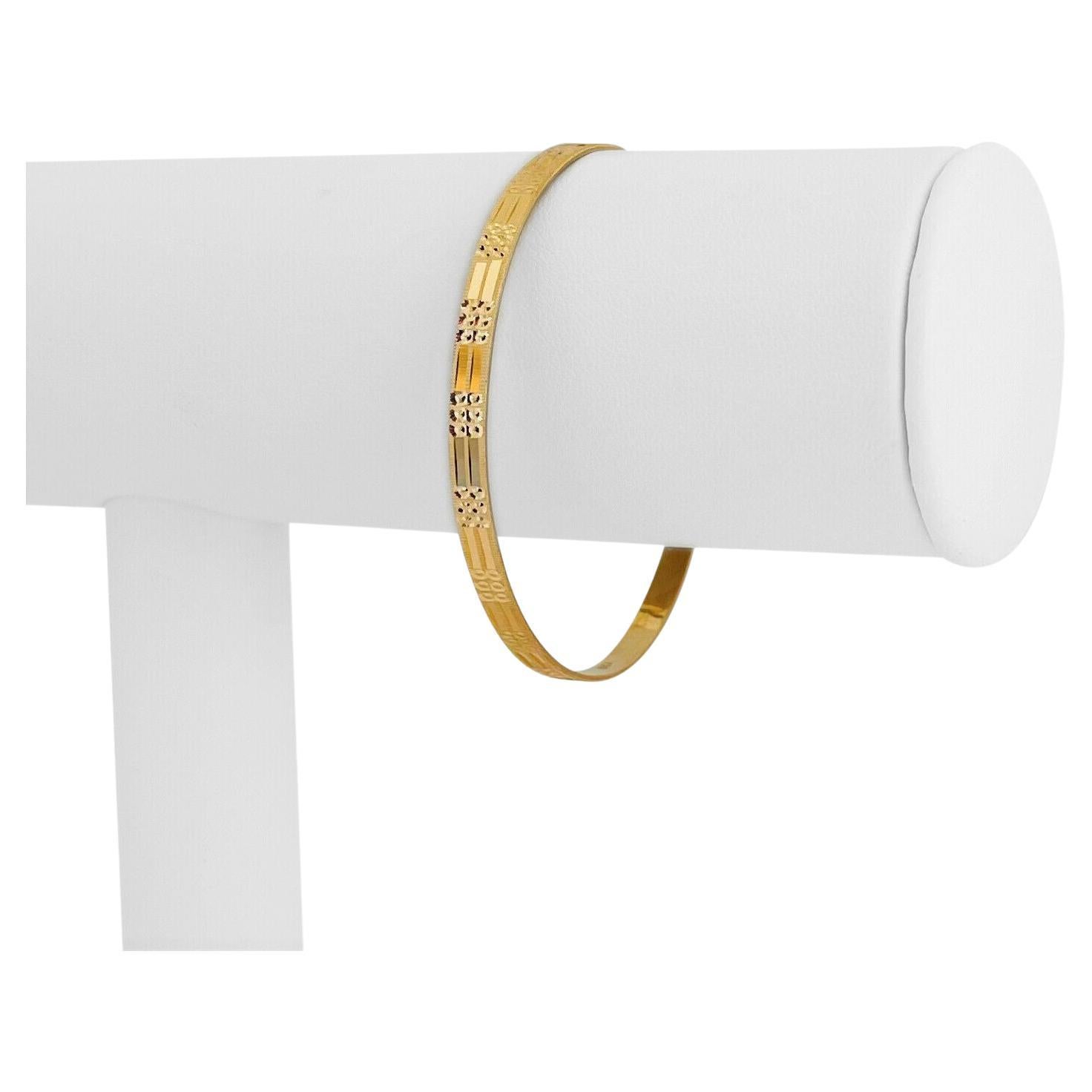 18 Karat Yellow Gold Diamond Bangle Bracelet For Sale at 1stDibs