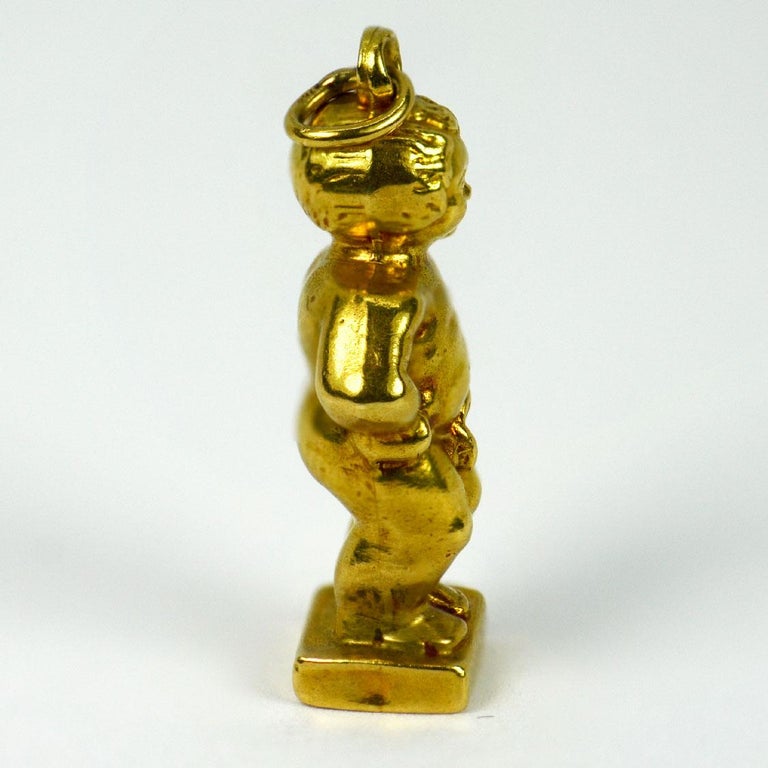 18 Karat Yellow Gold Manneken Pis Charm Pendant For Sale at 1stDibs