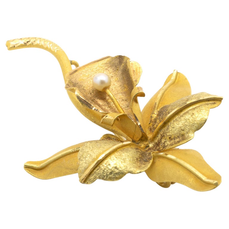 18 Karat Yellow Gold Orchid Pearl Pin For Sale at 1stDibs