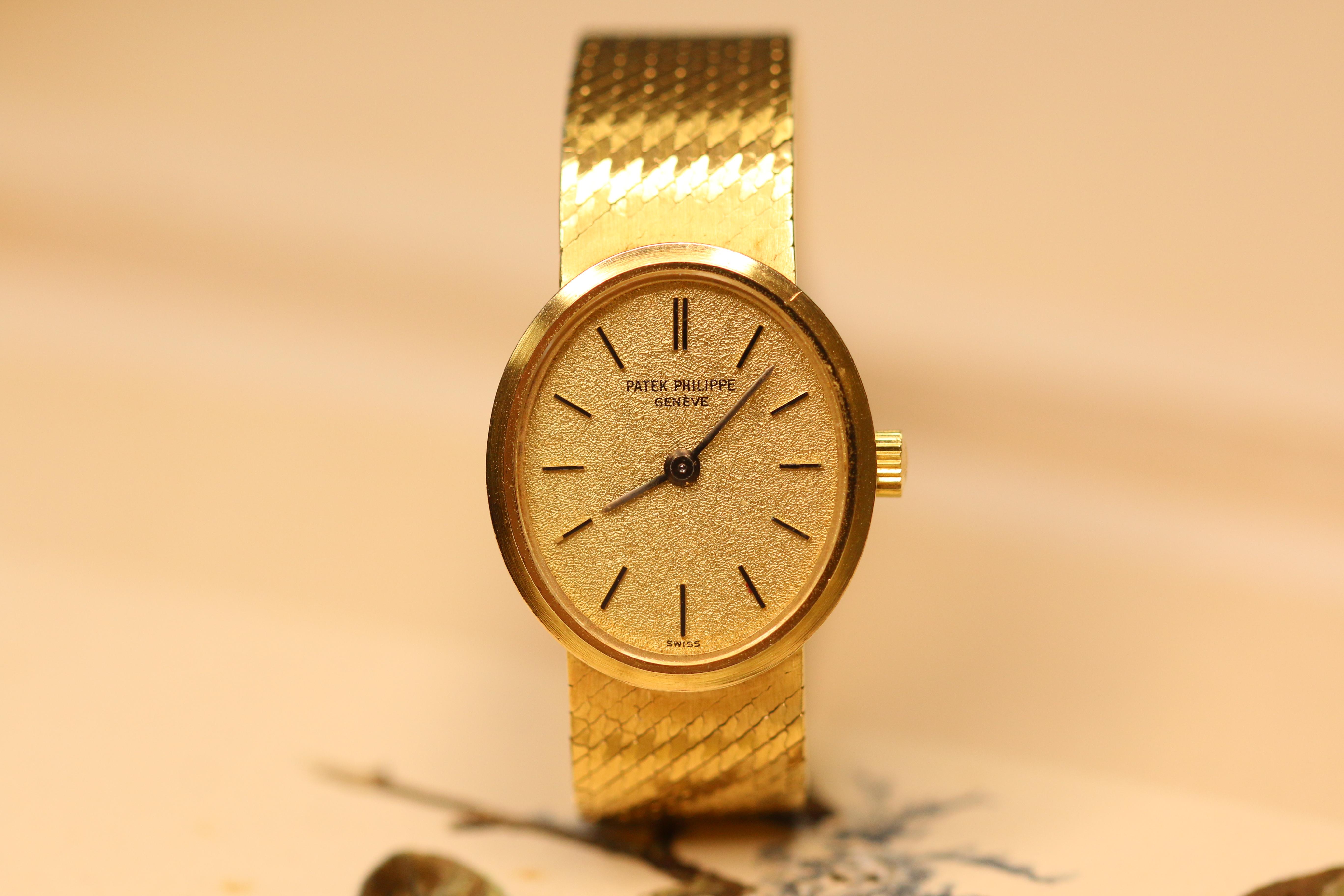 18 Karat Yellow Gold Patek Philippe Ladies Wristwatch at 1stDibs ...