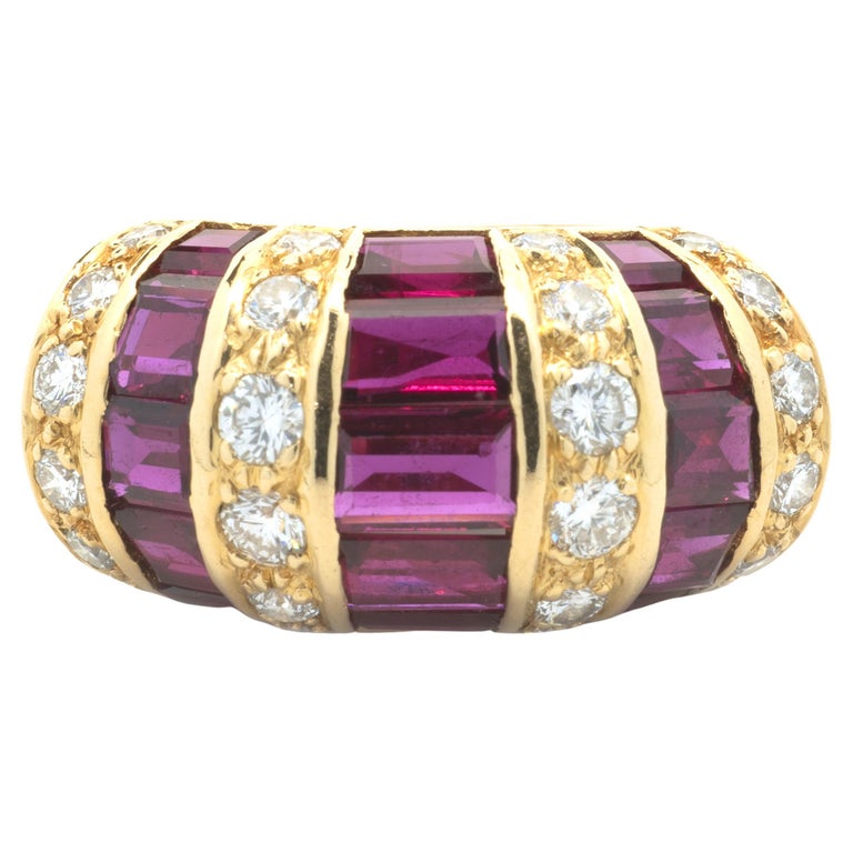 18 Karat Yellow Gold Pigeons Blood Ruby and Diamond Ribbed Ring at 1stDibs