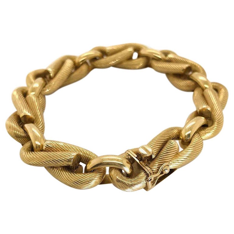 18 Karat Yellow Gold Ribbed Infinity Link Chain Bracelet at 1stDibs