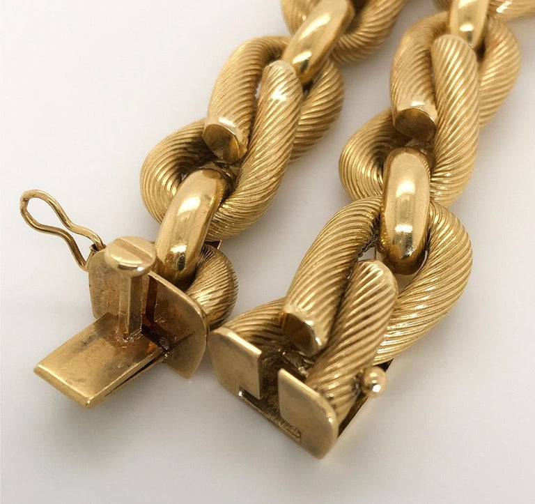 18 Karat Yellow Gold Ribbed Infinity Link Chain Bracelet For Sale at ...