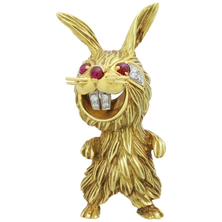 18 Karat Yellow Gold, Ruby, and Diamond Rabbit Brooch Pin after Kutchinsky For Sale at 1stDibs