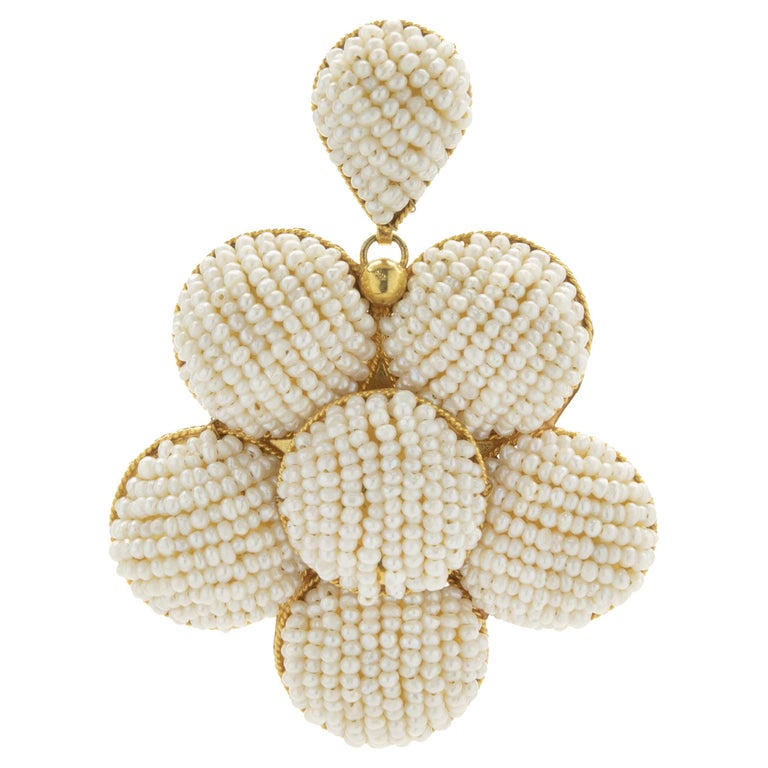 18 Karat Yellow Gold Seed Pearl Flower Pendant For Sale at 1stDibs