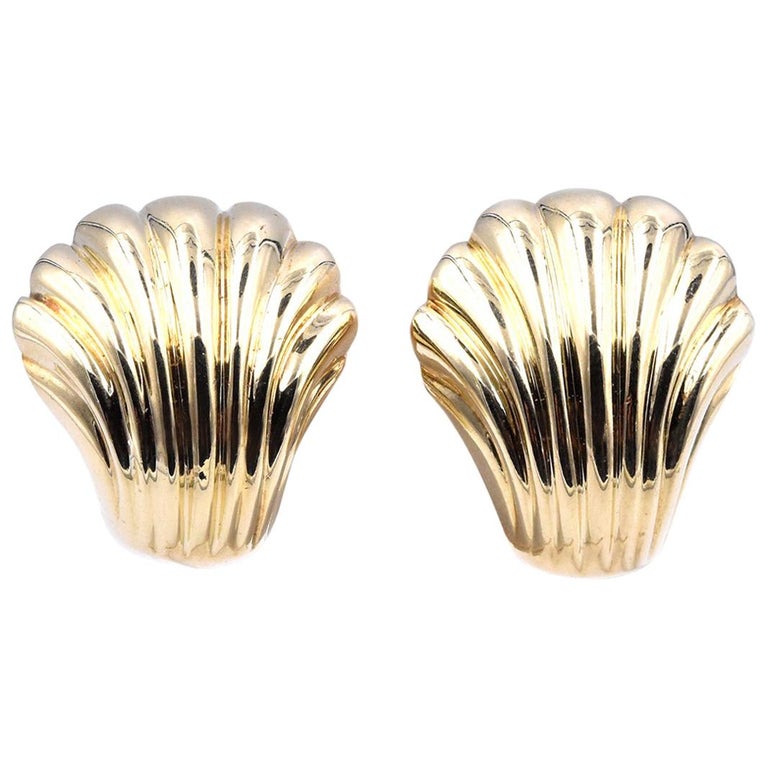 18 Karat Yellow Gold Shell Earrings For Sale at 1stDibs