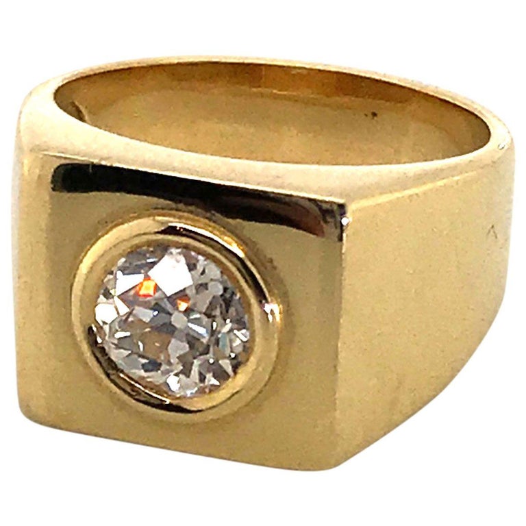 18 Karat Yellow Gold Signet Pinky Ring at 1stDibs | 18k gold pinky ring ...