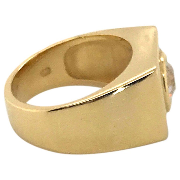 18 Karat Yellow Gold Signet Pinky Ring at 1stDibs | 18k gold pinky ring ...