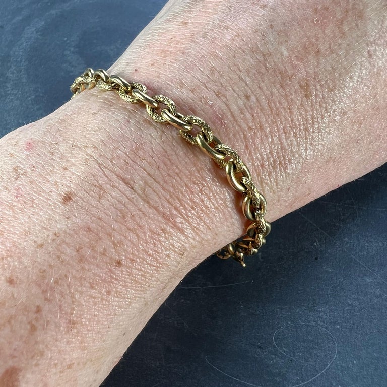 18 Karat Yellow Gold Textured Cable Link Bracelet For Sale at 1stDibs