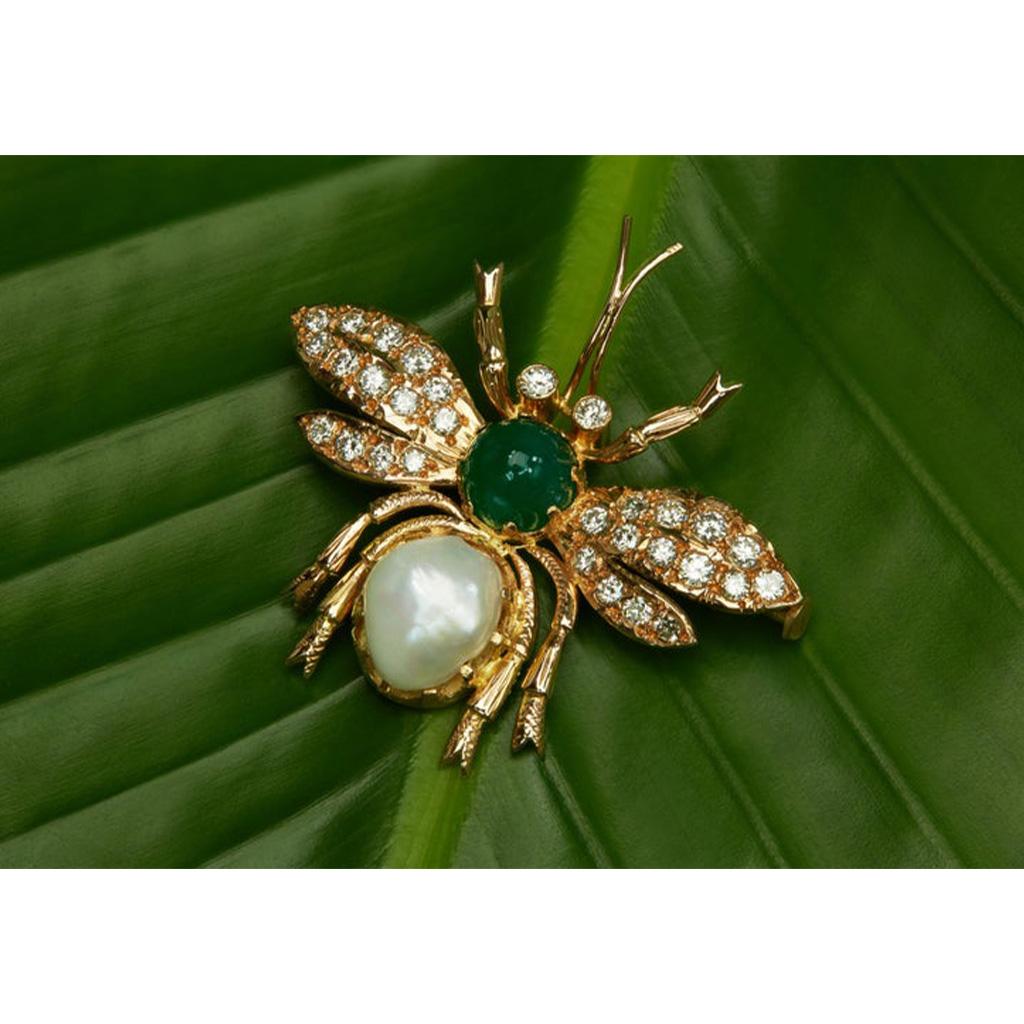 18 Karat Yellow Gold Wasp Brooch For Sale at 1stDibs