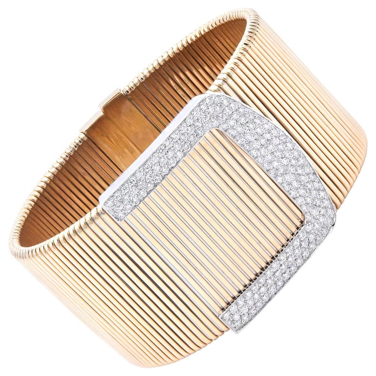 18 Karat Yellow Gold Wide Pavé Diamond Buckle Bracelet For Sale at 1stDibs