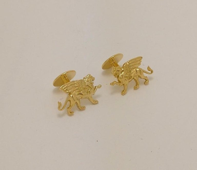 18 Karat Yellow Gold Winged Lion Griffin Cuff links For Sale at 1stDibs