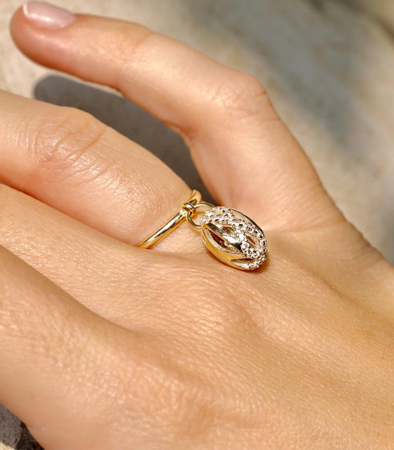 18 Karat Yellow Gold with White Diamond Modern Amazing Ring For Sale at ...