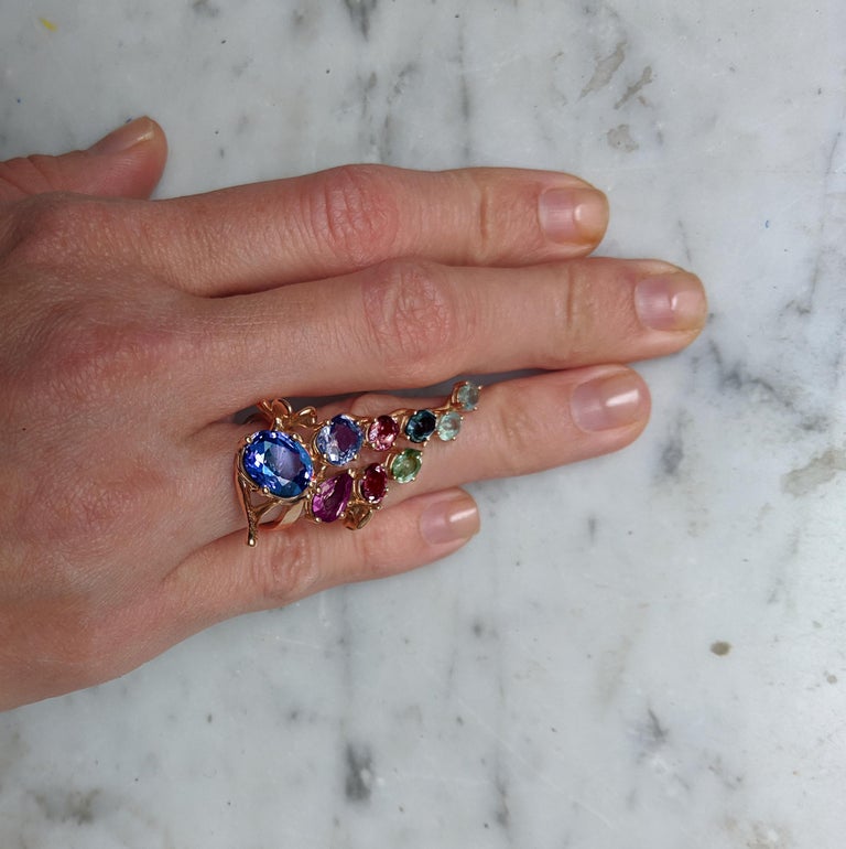 18 Kt Gold Floral Ring with 4, 67 Carats FGL Certified Blue Sapphire ...