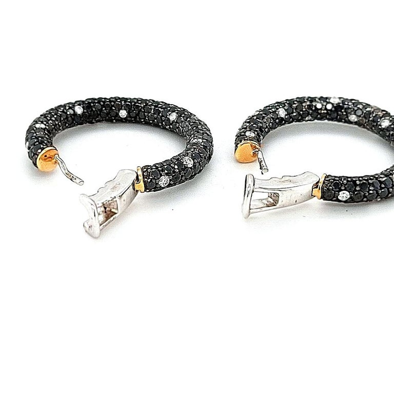 18kt Gold Loop Earrings, 0,78ct White Diamonds, 7,14ct Black Diamonds ...