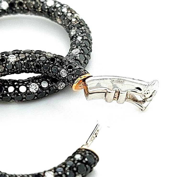 18kt Gold Loop Earrings, 0,78ct White Diamonds, 7,14ct Black Diamonds ...