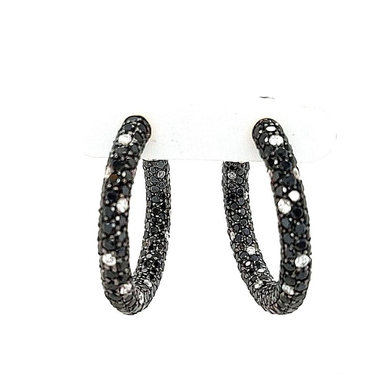 18kt Gold Loop Earrings, 0,78ct White Diamonds, 7,14ct Black Diamonds ...