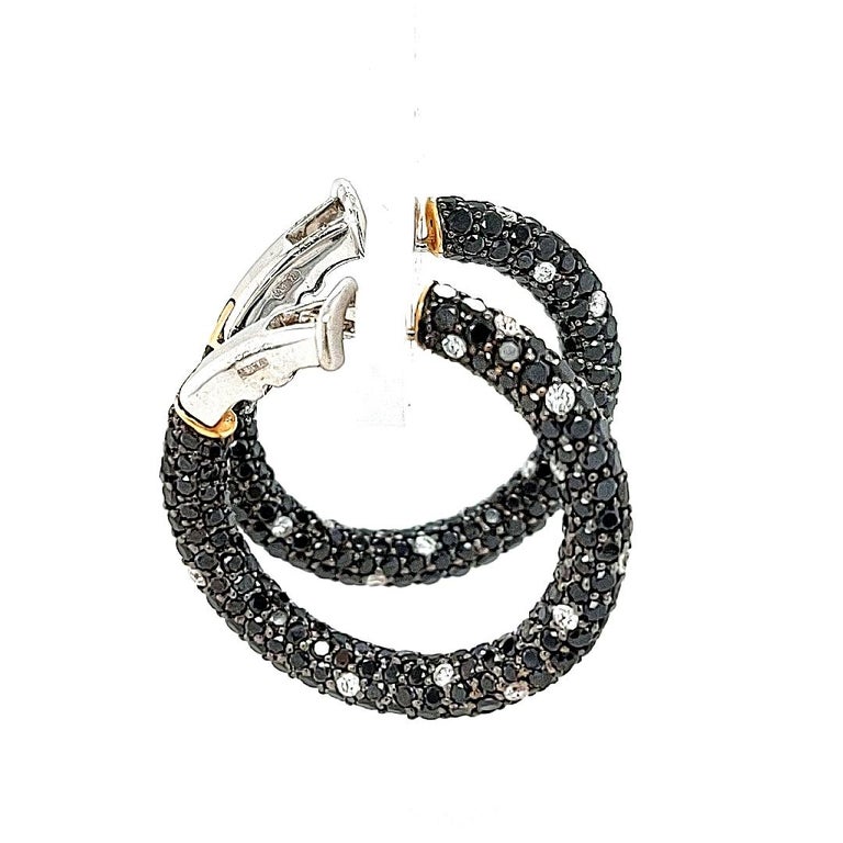 18kt Gold Loop Earrings, 0,78ct White Diamonds, 7,14ct Black Diamonds ...
