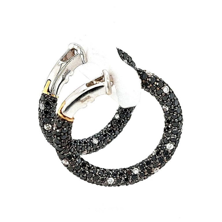 18kt Gold Loop Earrings, 0,78ct White Diamonds, 7,14ct Black Diamonds ...