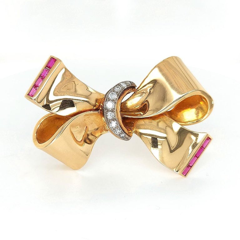 18 Karat Shiny Yellow Gold Bow / Ribbon Brooch Set with Diamonds and ...
