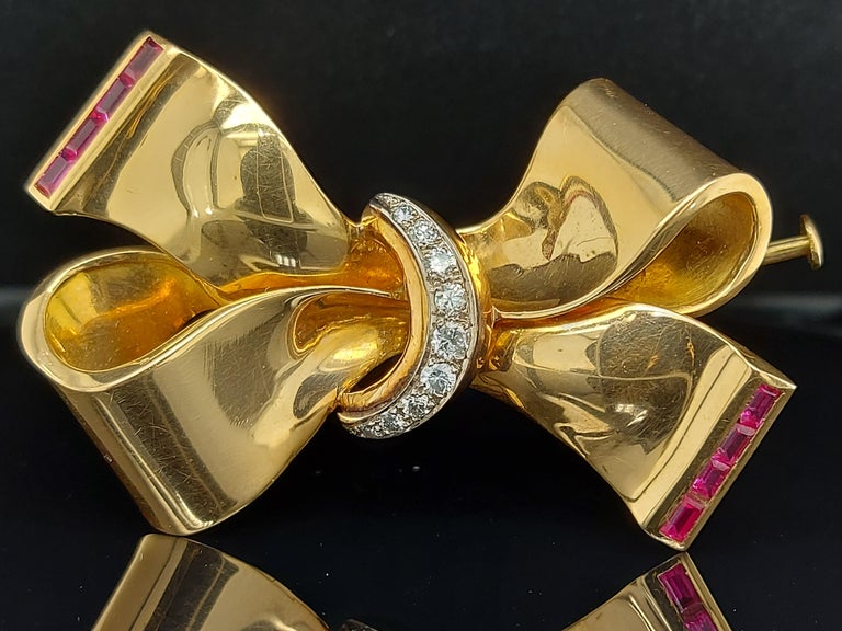 18 Karat Shiny Yellow Gold Bow / Ribbon Brooch Set with Diamonds and ...