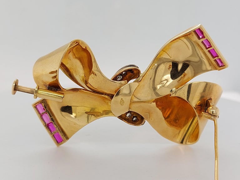 18 Karat Shiny Yellow Gold Bow / Ribbon Brooch Set with Diamonds and ...