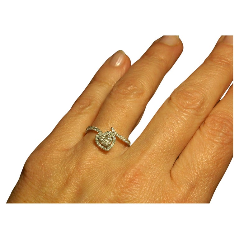 18 kt. white gold heart ring with diamonds ct.0.60 For Sale at 1stDibs