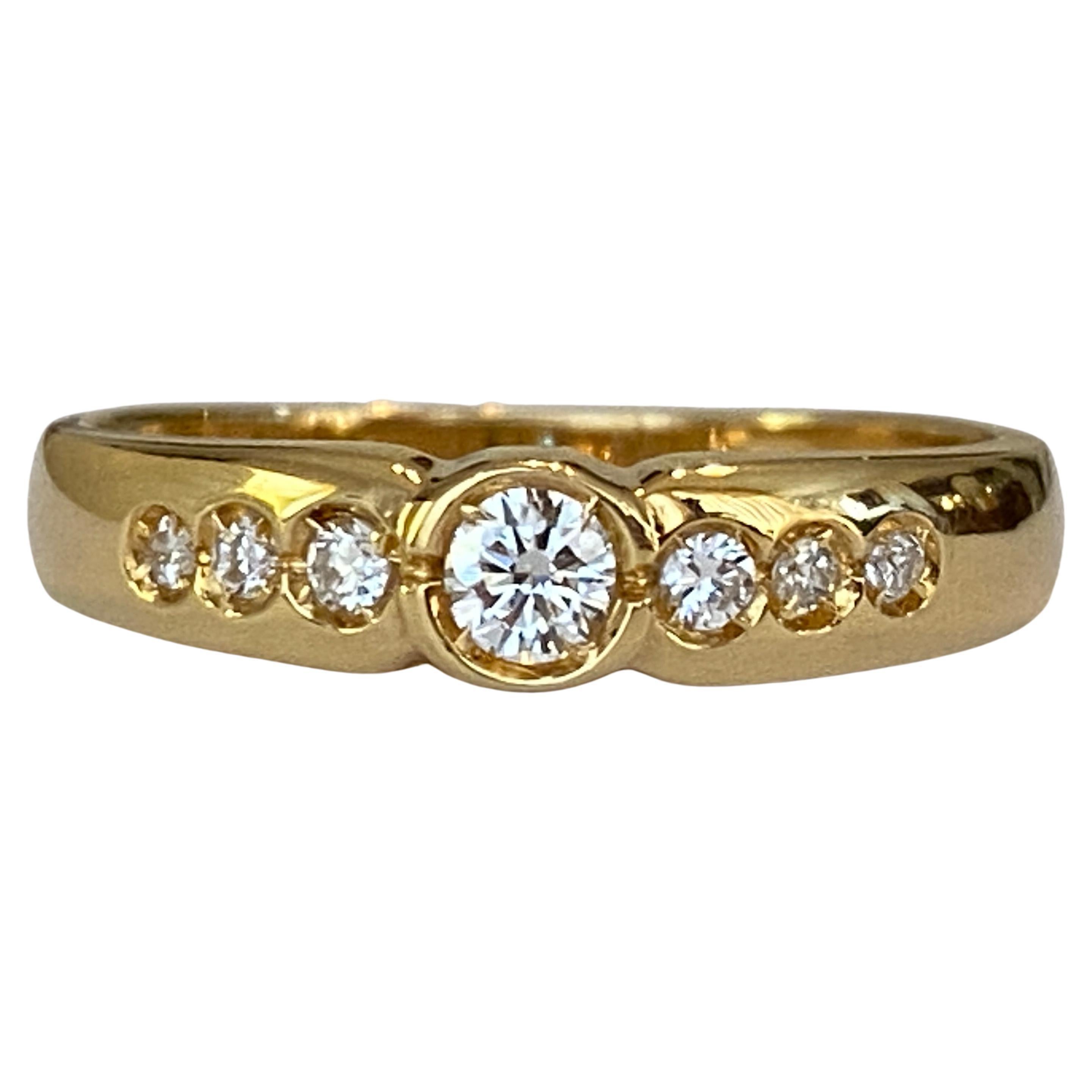 18 Kt Yellow Gold Ring with Diamond Pavé For Sale at 1stDibs
